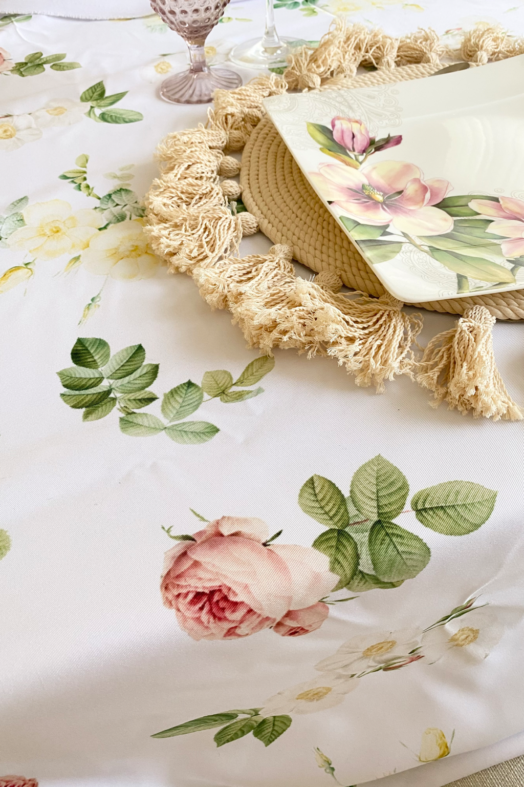 Quinsai Tablecloth and Macrame under plate - Amapola